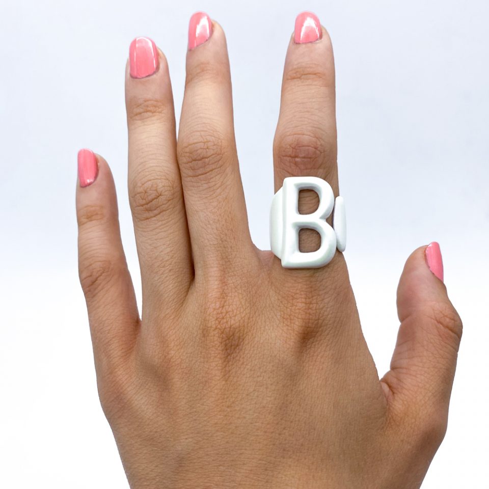 Lettera B Bianca Iridescente - Aname Official